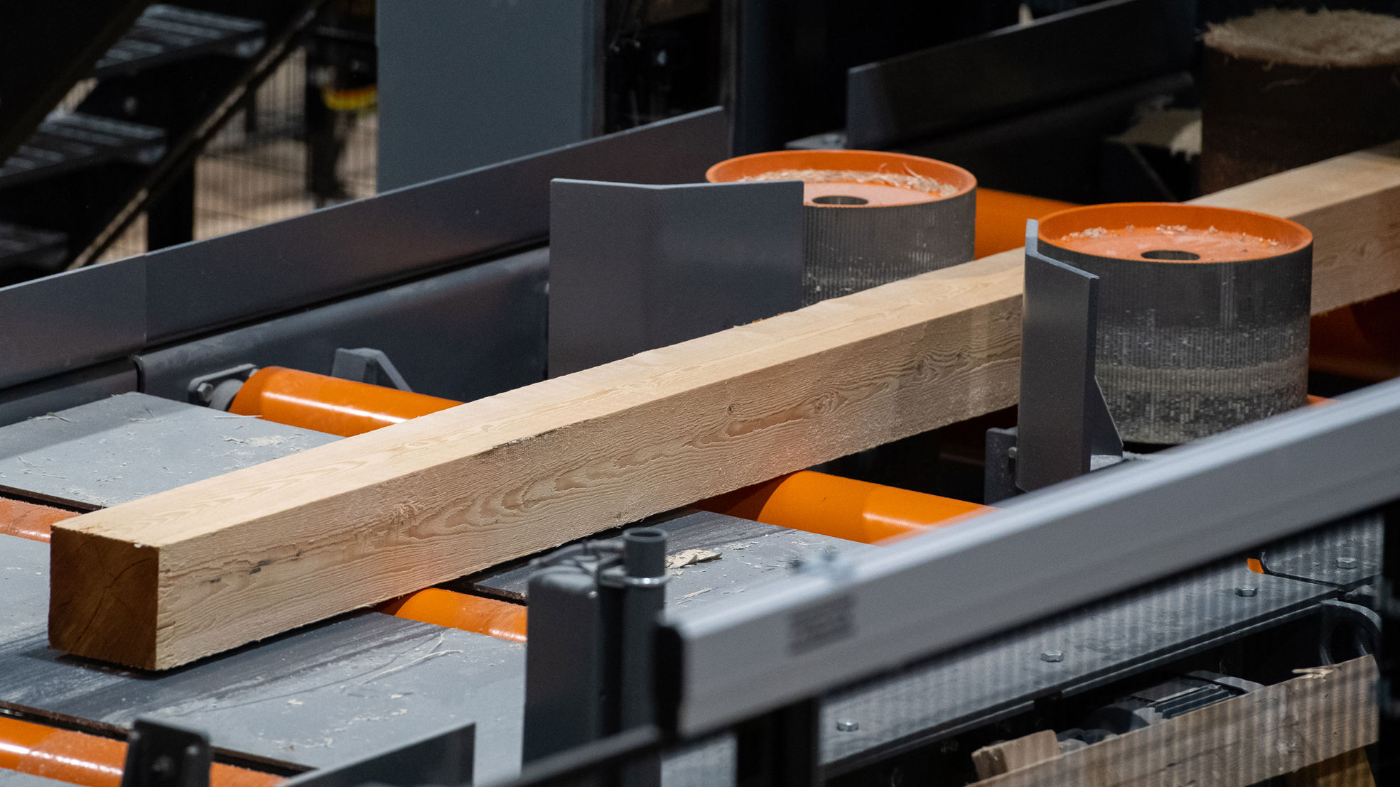 Modern saw line | video | Rauma sawmill | Metsä Fibre