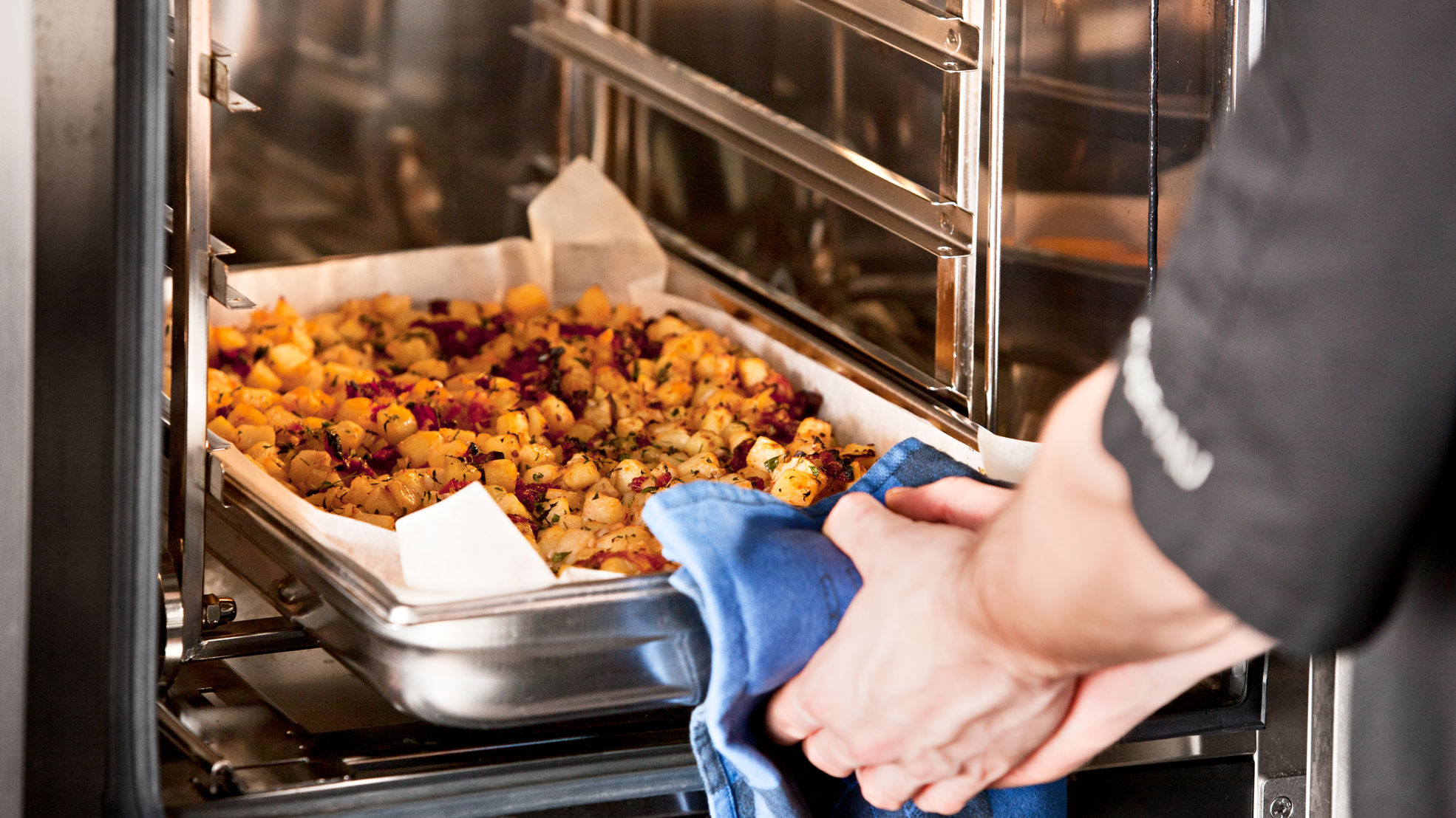 Clean savings with SAGA GN Liner in professional kitchens | Metsä Tissue