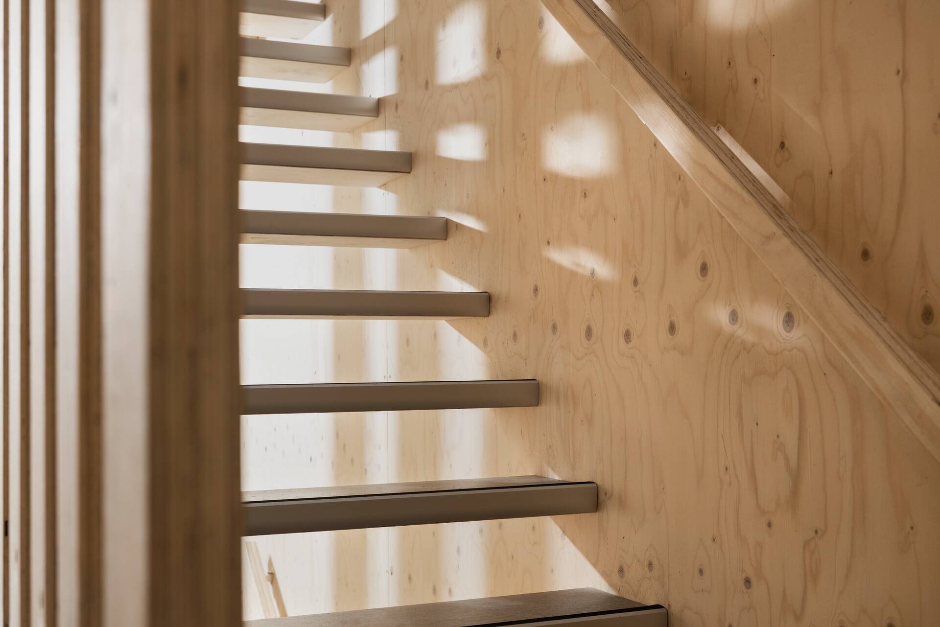 Maximum strength, minimal space: Walls and stairs with Kerto LVL