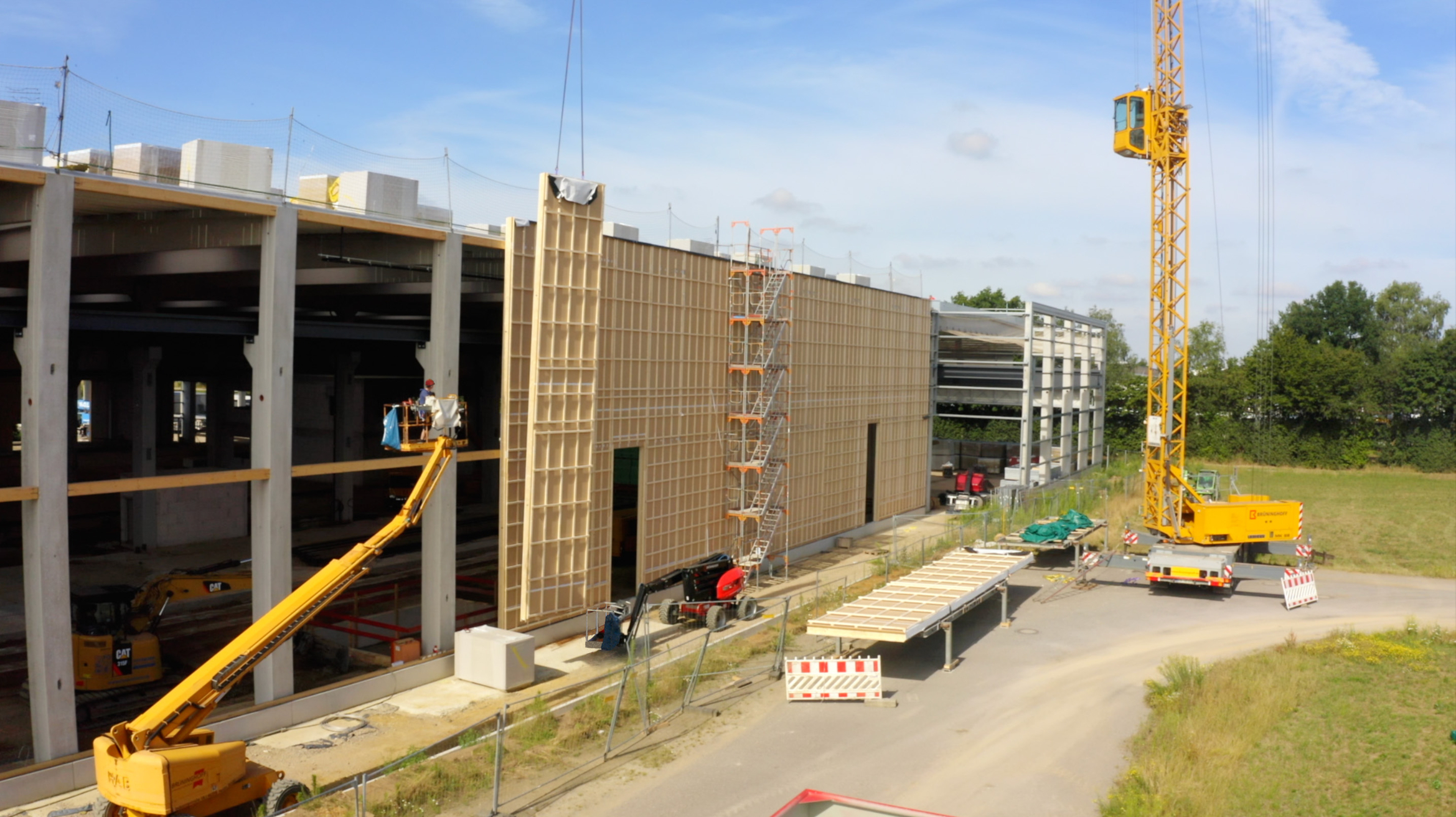 Hybridspecialist valde hållbara träelement från Kerto® LVL